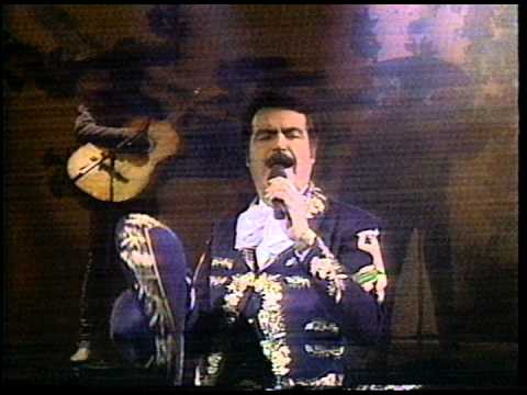 Jorge Vargas Que De Raro Tiene con EL Mariachi 2000 de Cuperto Perez ...