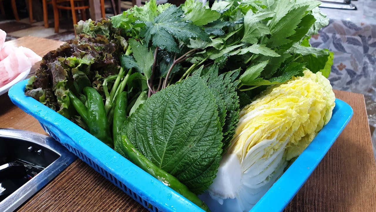 대패삼겹살(Daepae Samgyeobsal)+예쁜야채 ㅋ( pretty vegetables :-) ) - YouTube