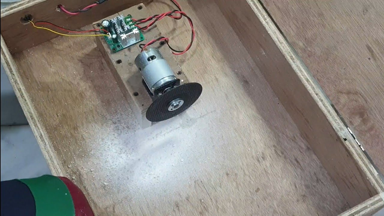 DIY Mini Table Saw - YouTube