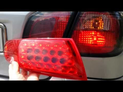Infiniti FX35 taillight with orange turn signal - YouTube
