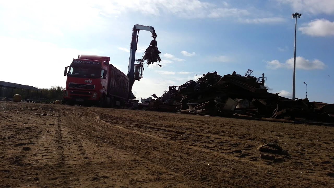 Scrap yard terex - YouTube