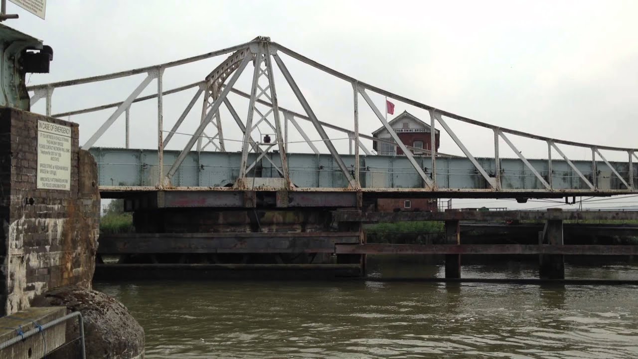 Reedham swing bridge - YouTube