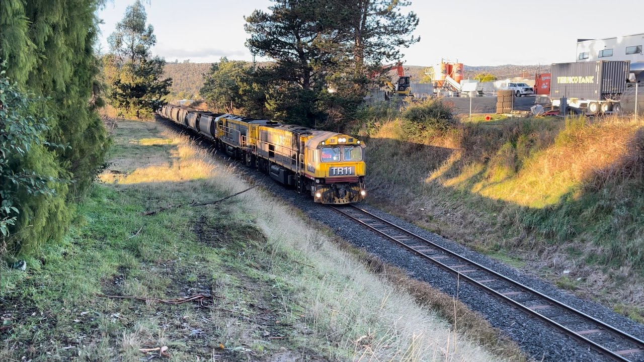 TasRail TR11 TR10 #33 train passing through Rocherlea - YouTube