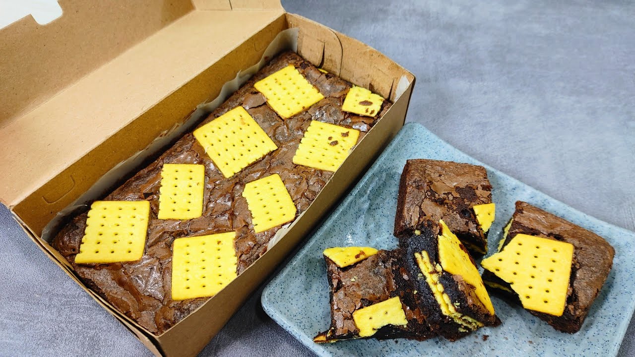 FUDGY BROWNIES CRISPY CRAKERS - YouTube