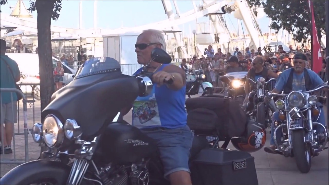 Défilé des gagnants du Show Bike esplanade Pierre Racine au Cap d'Agde ...