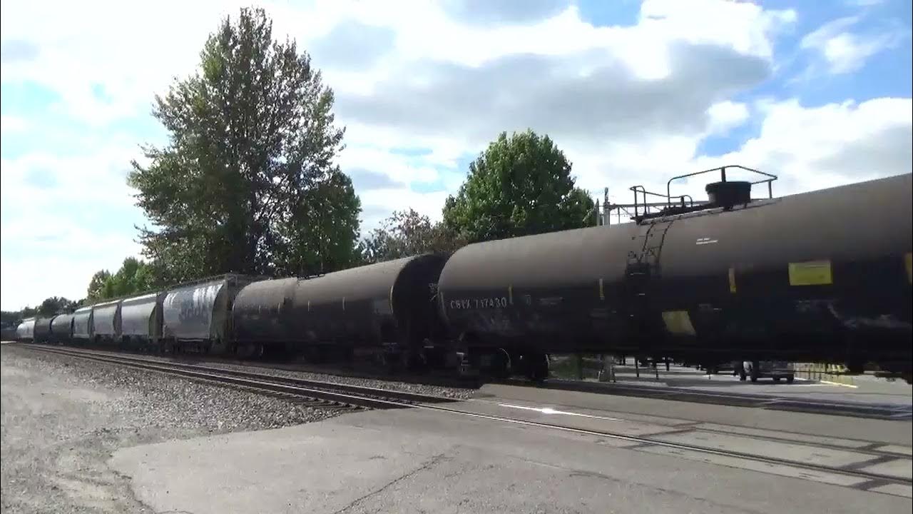 (Northbound) BNSF 277 leads Job 704 through the Main Street Railroad Crossing. - YouTube