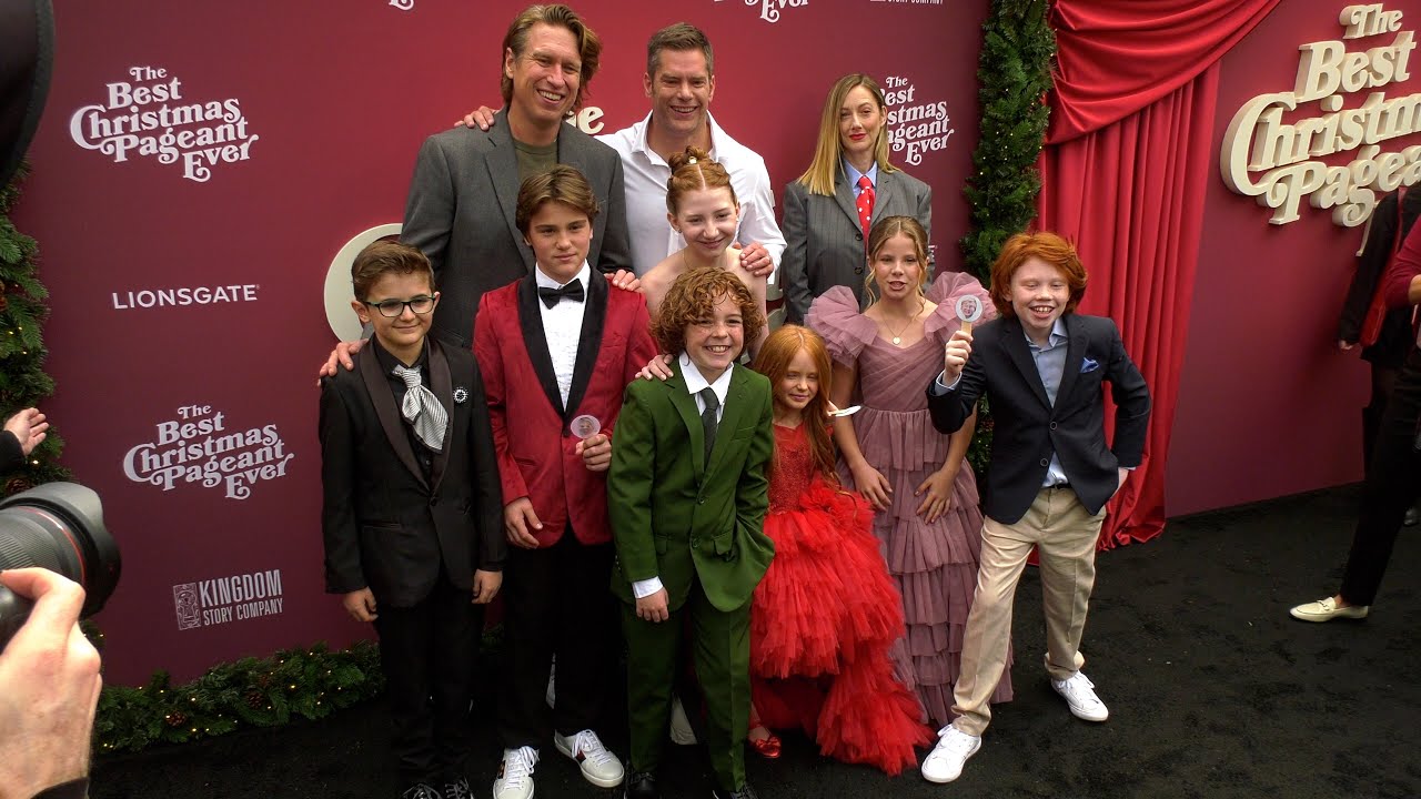 The cast of "The Best Chhristmas Pageant Ever" poses together at the ...