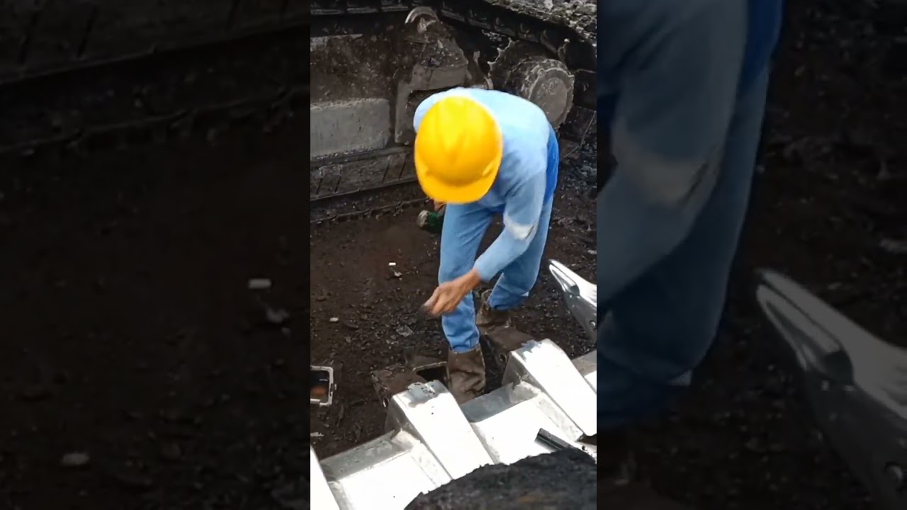 progres ganti kuku bucket excavator#shorts - YouTube