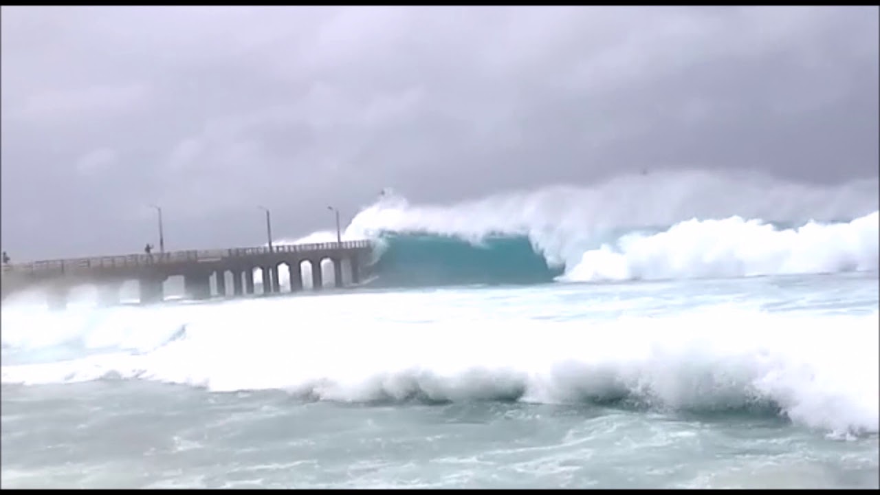 Amazing footage of Cyclone Ockhi - YouTube