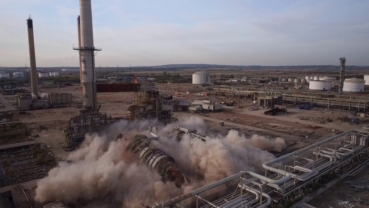 Refinery chimney demolition - YouTube