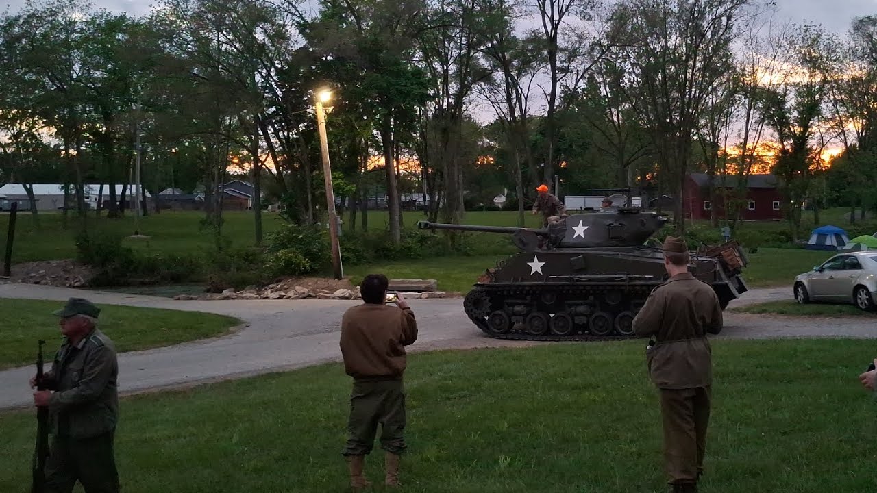 Ww2 Sherman firing main gun at Findlay OH - YouTube