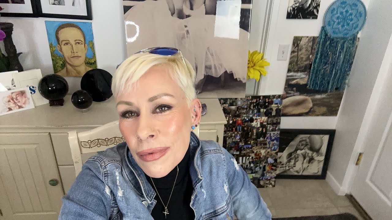 Sloan Bella is going live! - YouTube