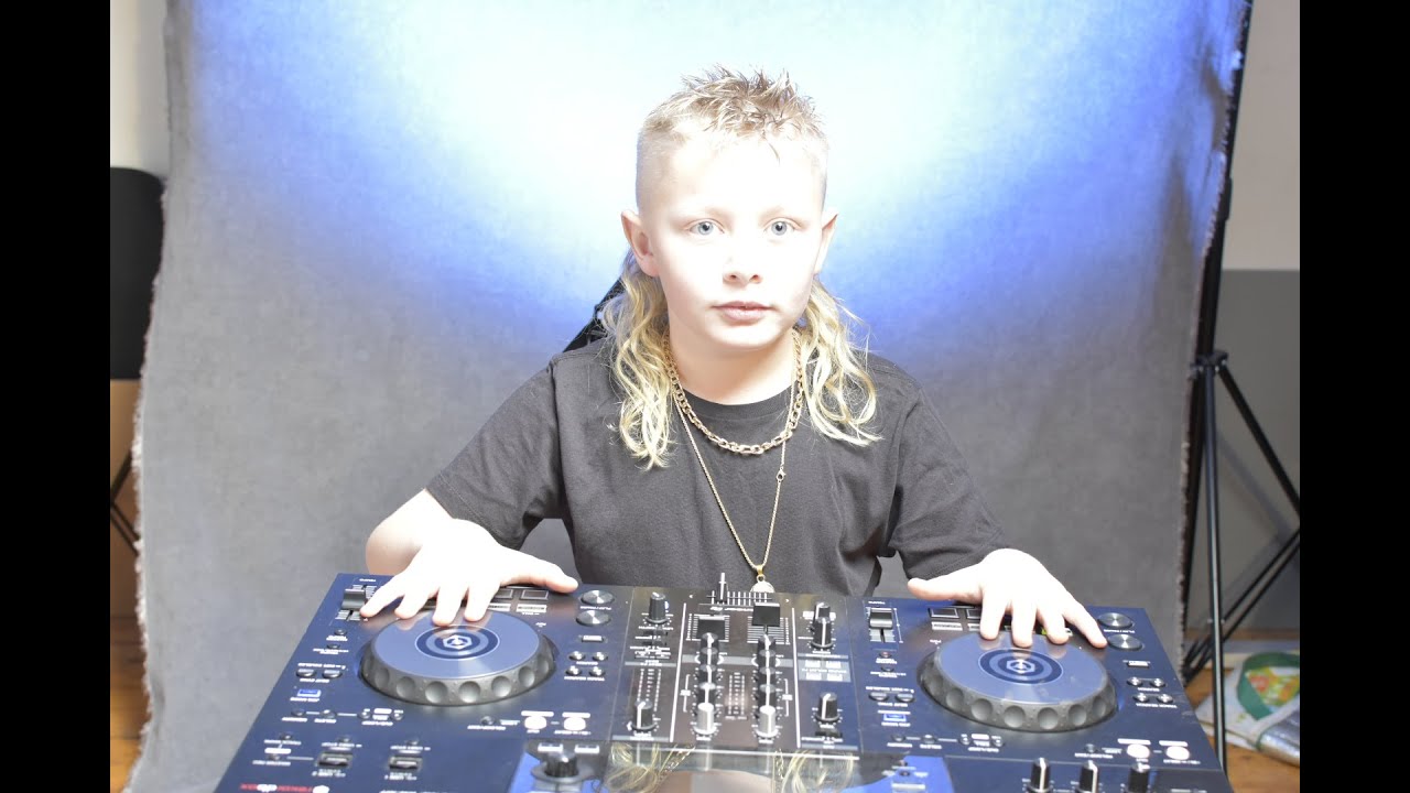 Crazy Yeah Yeah Kye John ft. Dropout Kings - YouTube