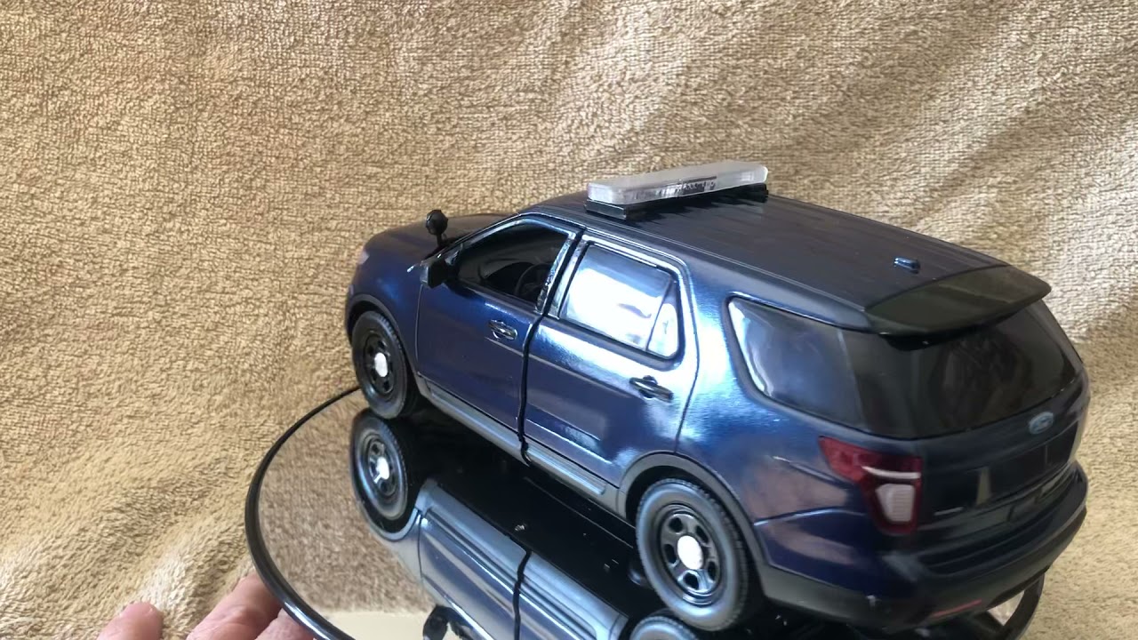 1/18 scale dark blue in marked Ford Explorer Diecast model with working ...