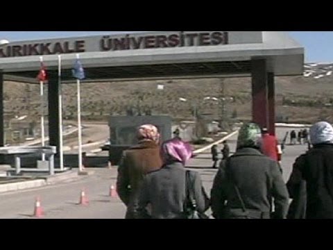 Türkiye'de kamuda başörtüsü yasağı resmen kalktı