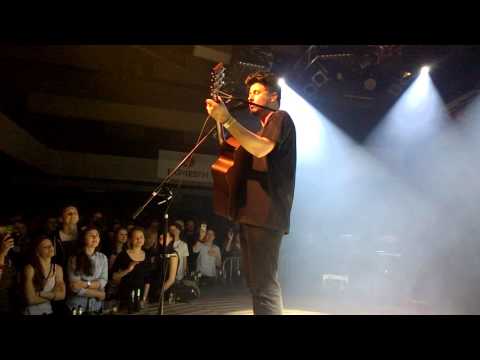 Jamie Woon - Shoulda (live in Prague)