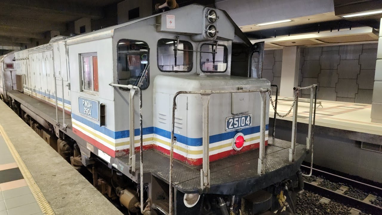 (Jammed causeway)[KTMB] Class 25 25104/25107 Shuttle Tebrau 81dn (JB ...