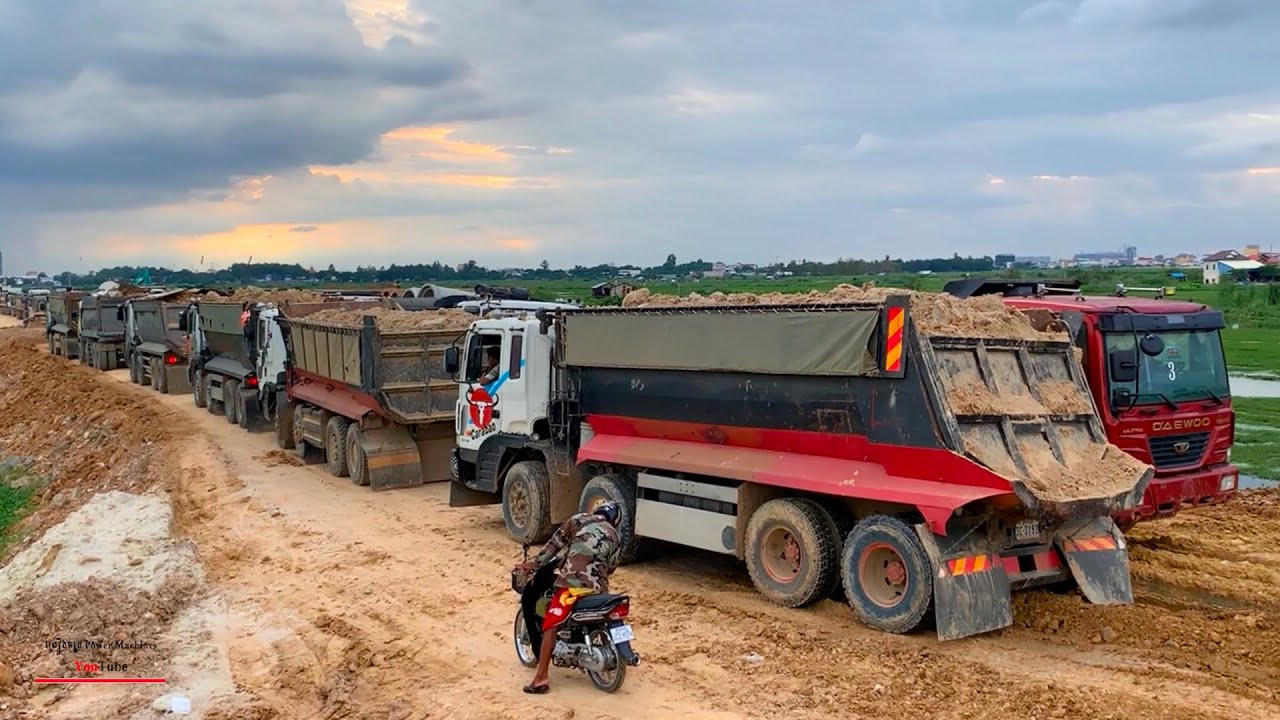 Wow Overload Dumper Truck Group On The Way Spreading Dirt - YouTube