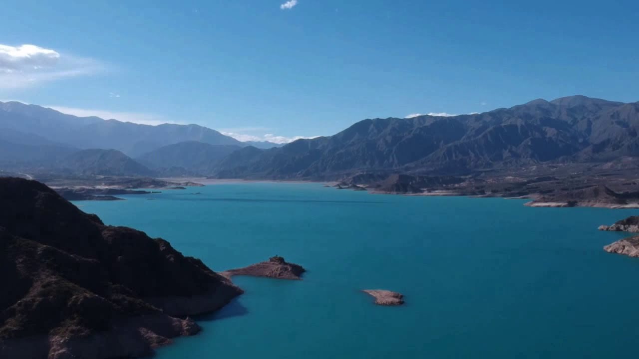 Filmación de drone sobre embalse potrerillos (Mendoza, Argentina) - YouTube