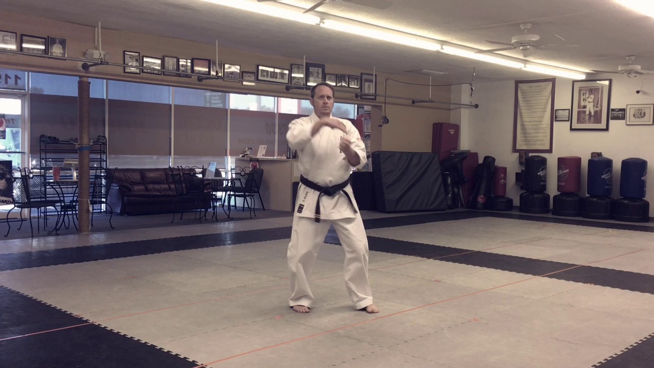 Uechi Ryu Karate Sanseiryu Kata - YouTube