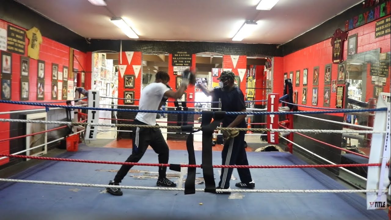 My first time in a boxing ring & training with world champions! 🥊 - YouTube