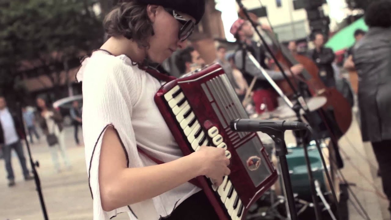 (HD) BURNING CARAVAN / MAIAKOVSKI : AMPLIFICADO (BOGOTA, COLOMBIA ...