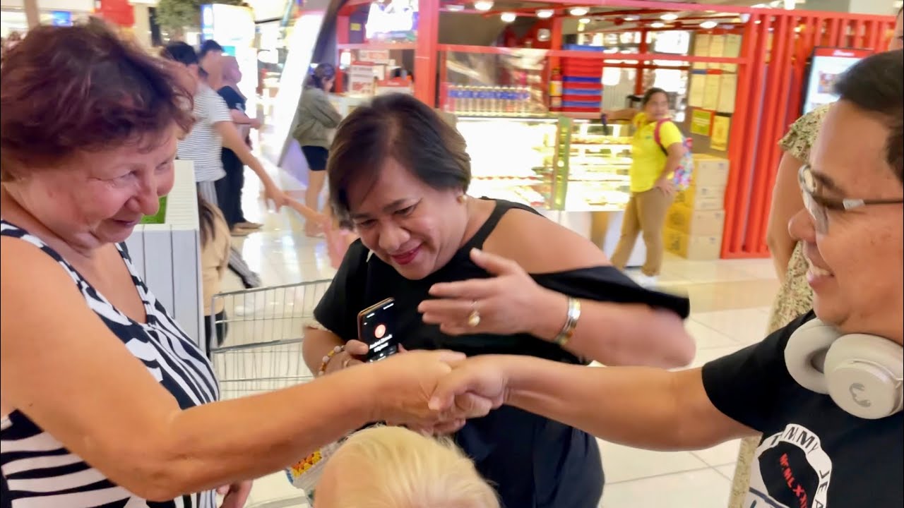 WE ARE AMAZED BY THE KINDNESS AND GENEROSITY OF FILIPINO PEOPLE! - YouTube