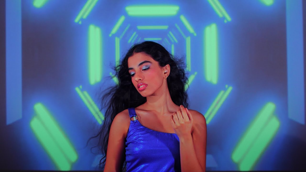 Vaishalini - Can't Control the Feeling (Visualizer) - YouTube