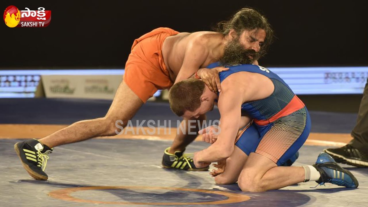 When Baba Ramdev Showed His Power Of Yoga In The Pro Wrestling League ...