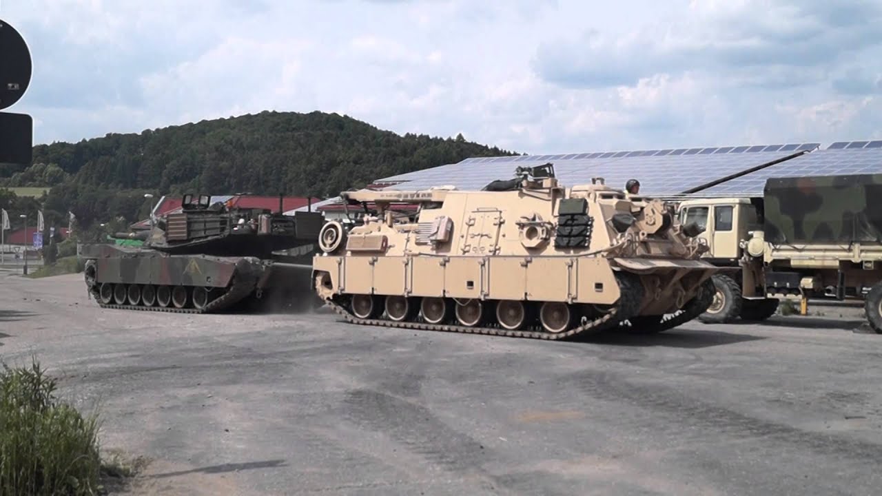 Een M88a2 met M1 op sleep. - YouTube