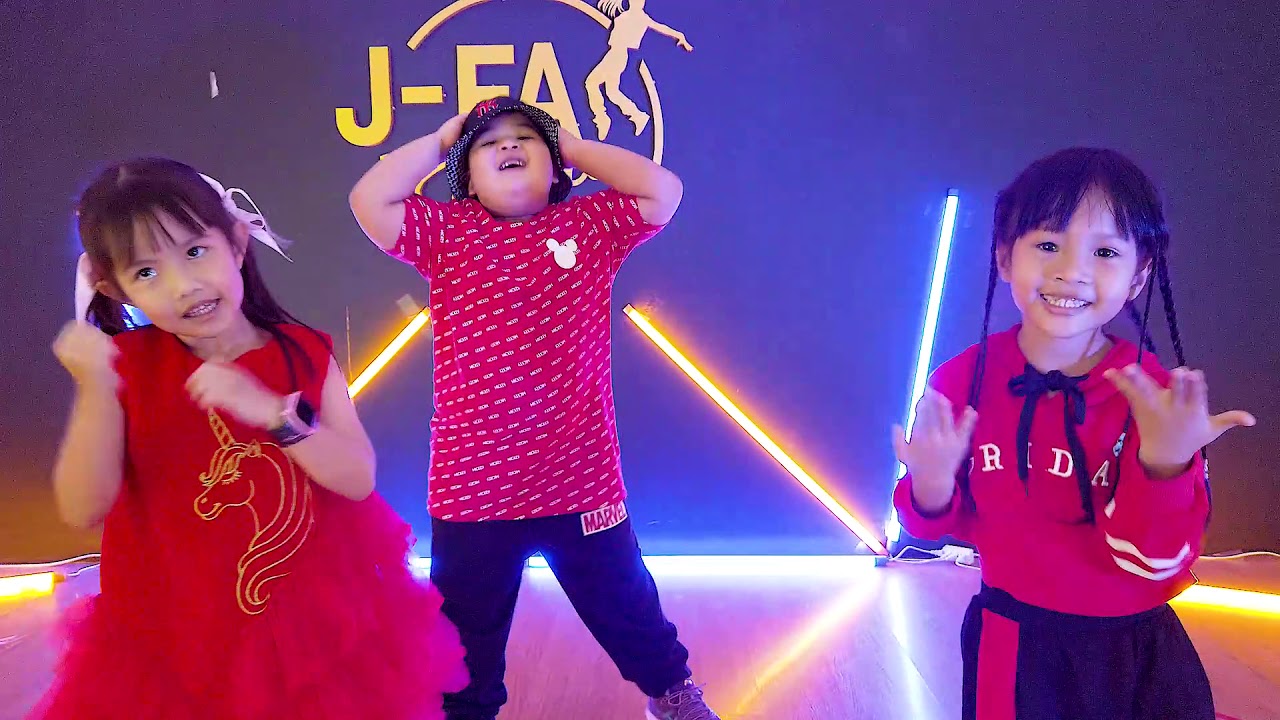 WIP WUP - COVER By J-FA Dance Studio - Kids Dance - เด็กเต้น - YouTube