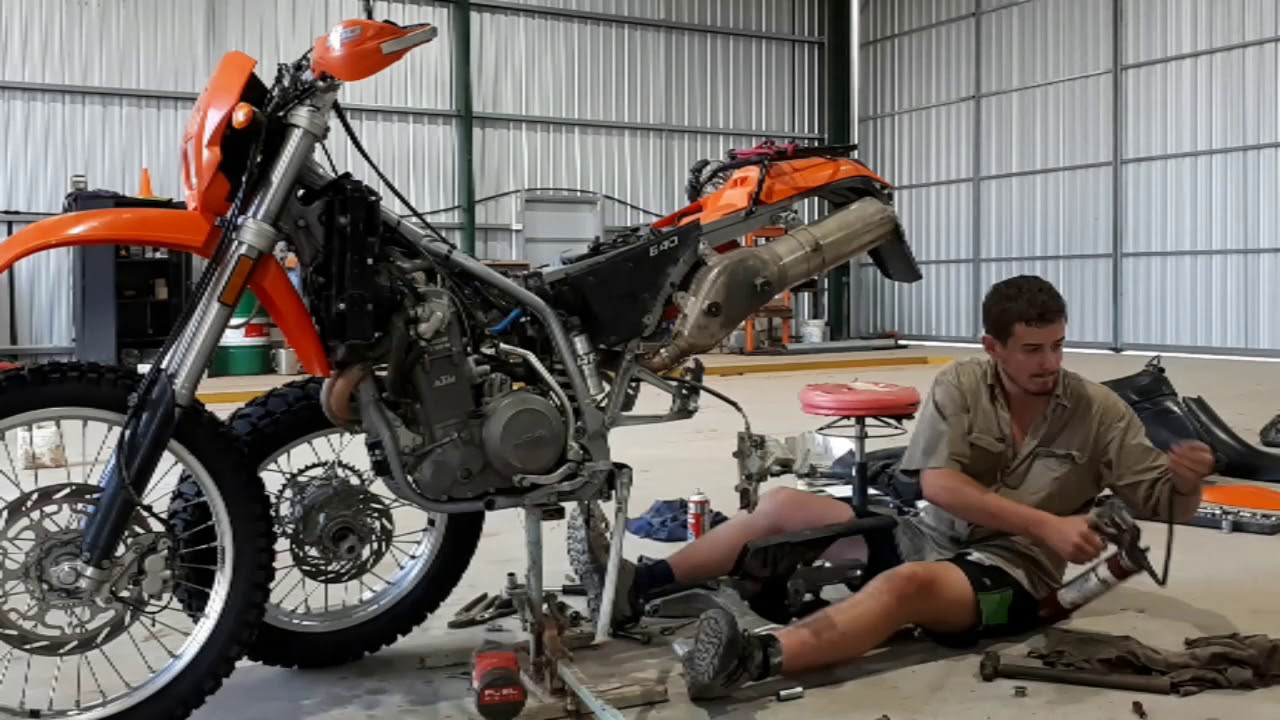 Travel prep 2002 KTM LC4 625 - YouTube