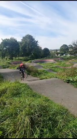 Stockwood pump track - YouTube