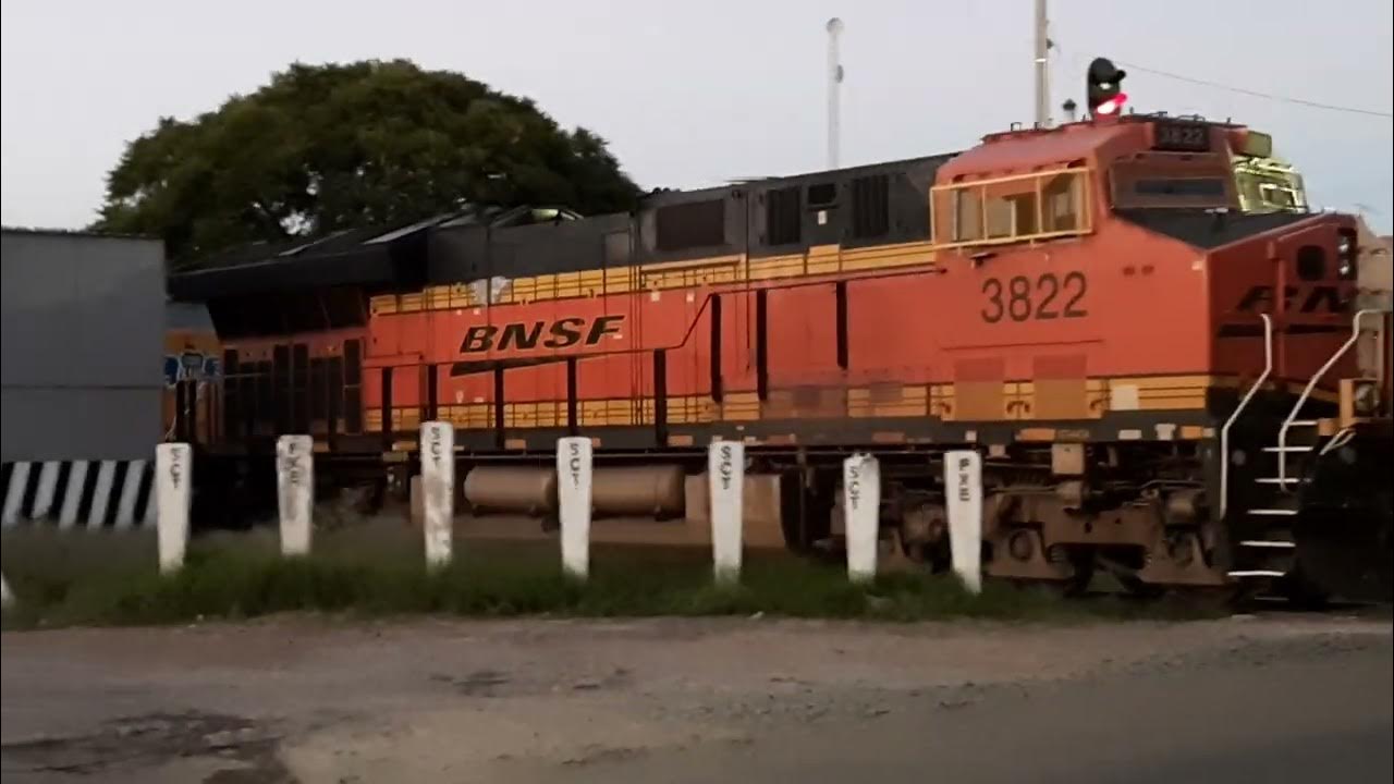 Tren FXE 4802, FXE 4813, UP 8055, UP 4641 & BNSF 3822 Granelero Rumbo al Norte (Entrando al ...