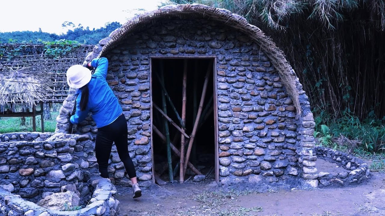 Young girl built herself a stone house with only 50 USD ...