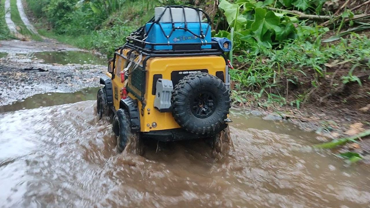 Defender RC car mud 4x4 crawler landrover offroad in rain - YouTube
