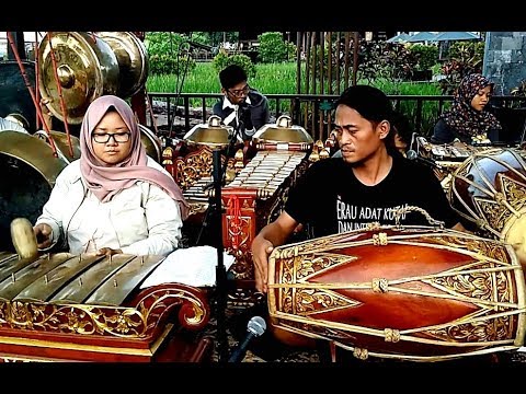 Javanese GAMELAN MUSIC Jawa Ensemble Orchestra [HD] - YouTube