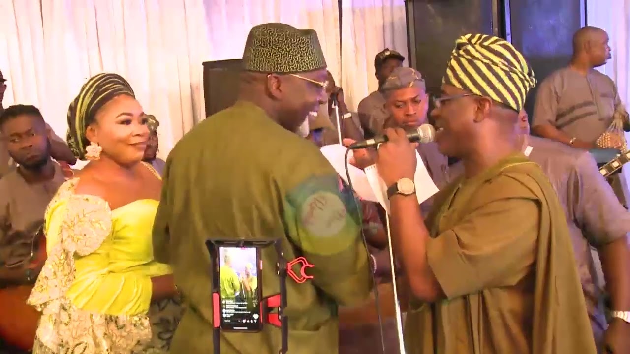 Wasiu Ayinde K1 de Ultimate Praise Chant his old friends at a Lagos ...