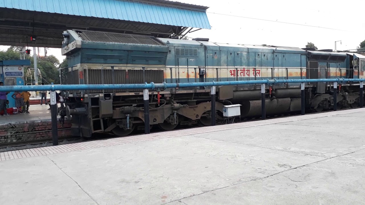 Wdg4 acceleration sound locomotive 4500 hp engine - YouTube