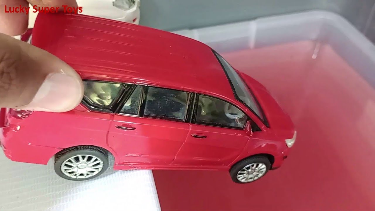Cars Falling into Water - Diecast Cars Sinking in Water - YouTube