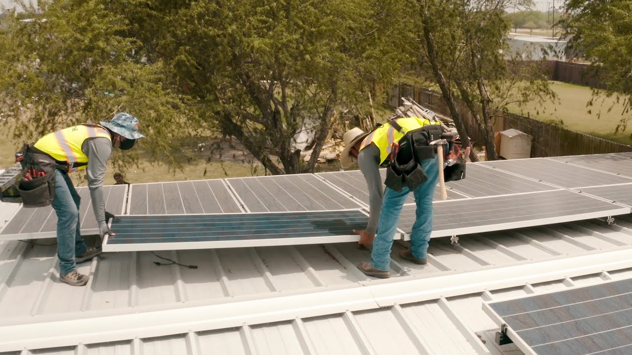 Bringing solar energy to border communities - YouTube