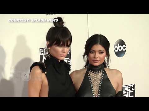 (VIDEO) AMAs 2015: Kendall, Kylie Jenner ROCK HOT Looks On Red Carpet
