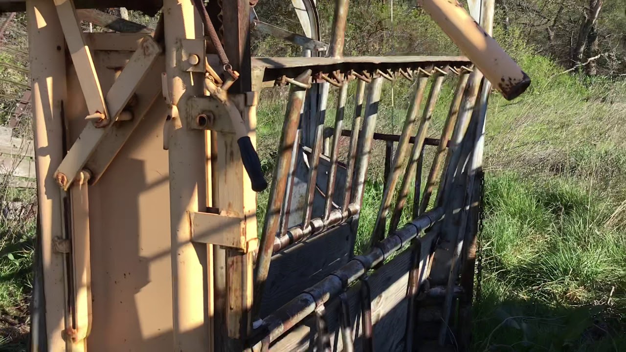 Squeeze chute w/For Most Head Catch - YouTube