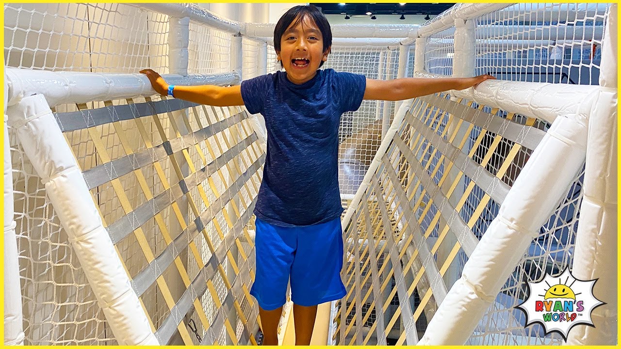 Ryan plays at Indoor Playground in Hawaii! - YouTube