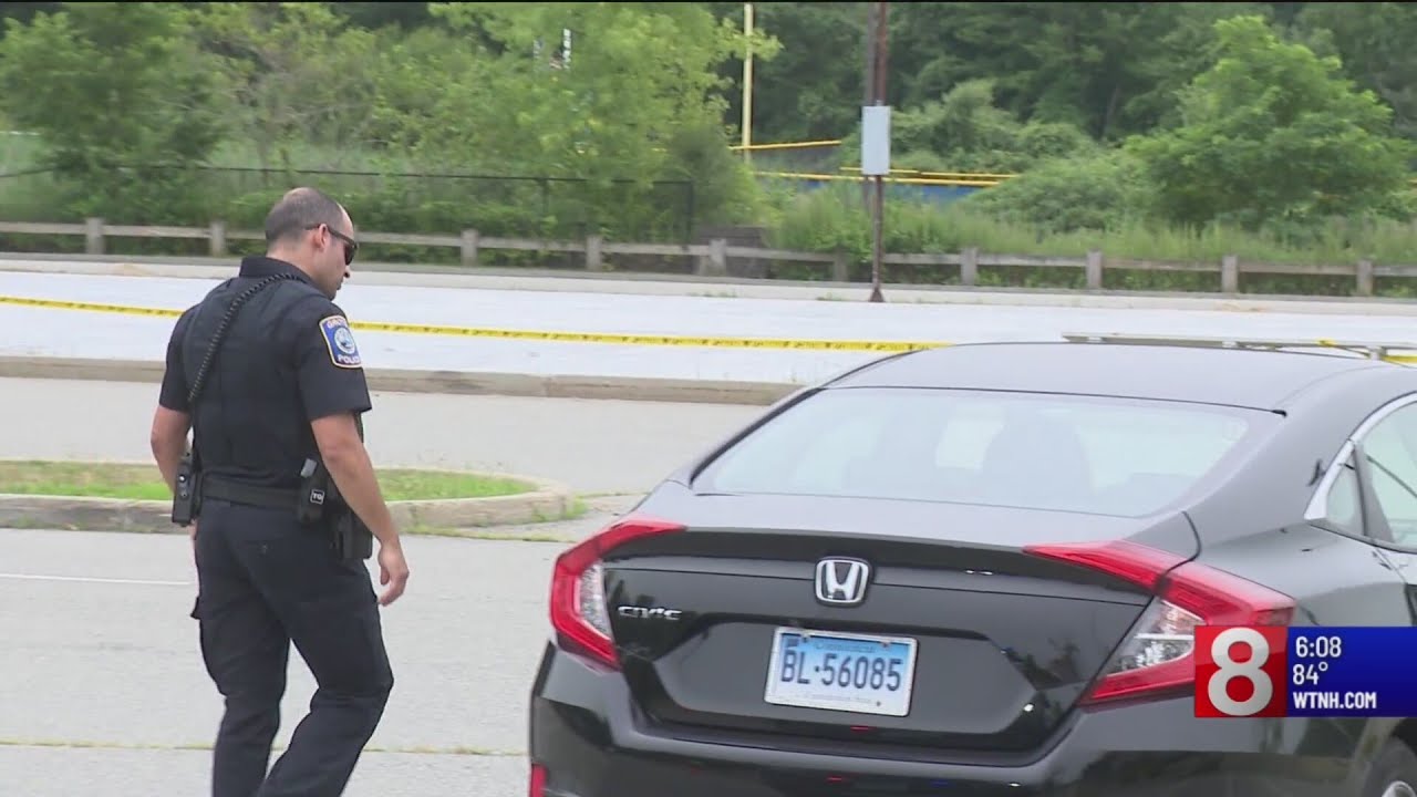 Police practice safe traffic stops with new drivers in Waterford - YouTube