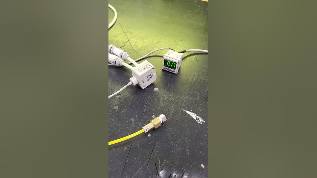 SMC Differential Pressure Sensor PSE550 with PSE300 - YouTube