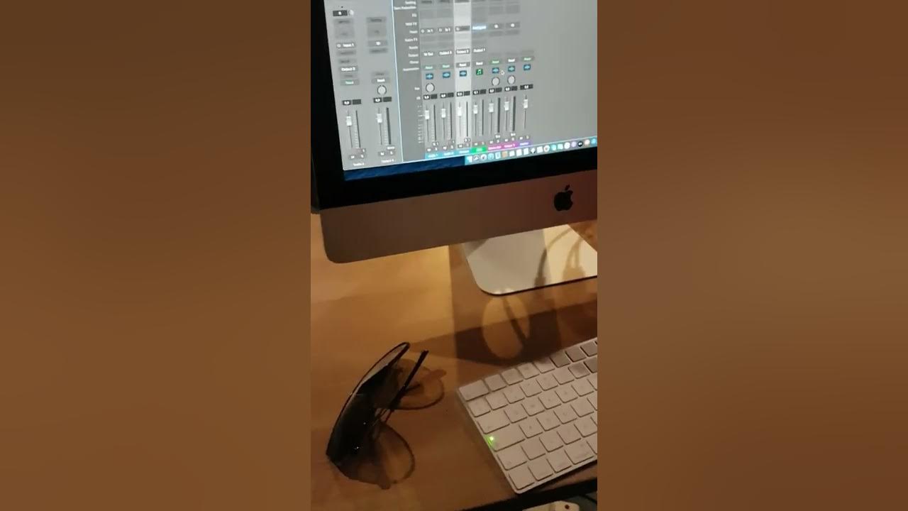 Logic Pro X Sequencing Setup (excuse with background noise) - YouTube