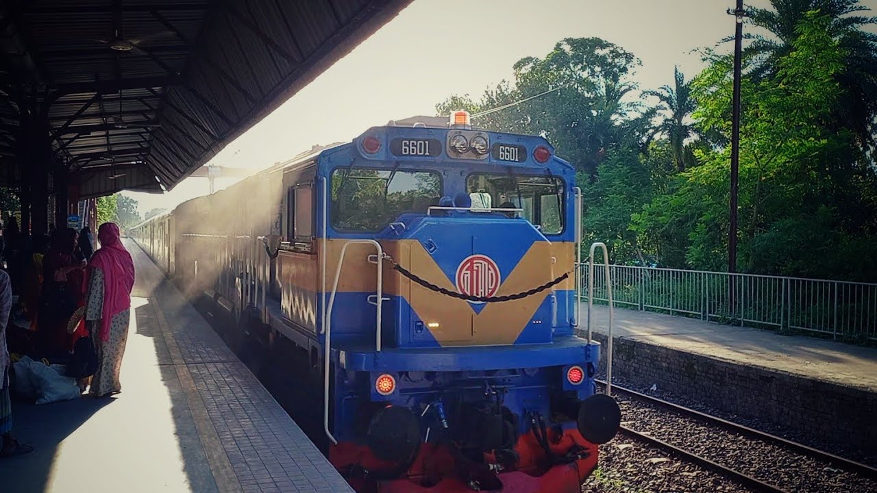 Enters Sundarban Express | Locomotive 6602 | Dhaka-Khulna | BR - YouTube