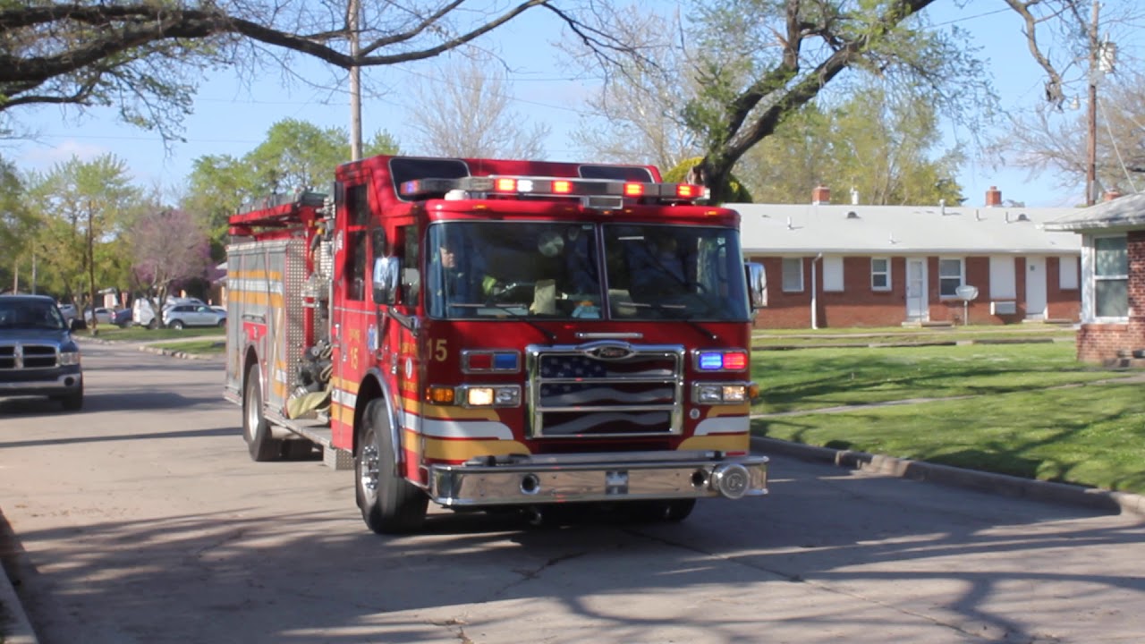 Wichita Fire Department Engine 15 Arriving on Scene - YouTube