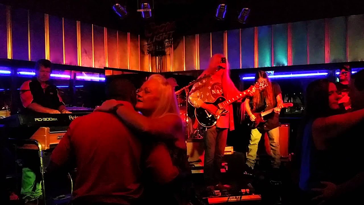 David Dover Band - Don't Close Your Eyes - YouTube